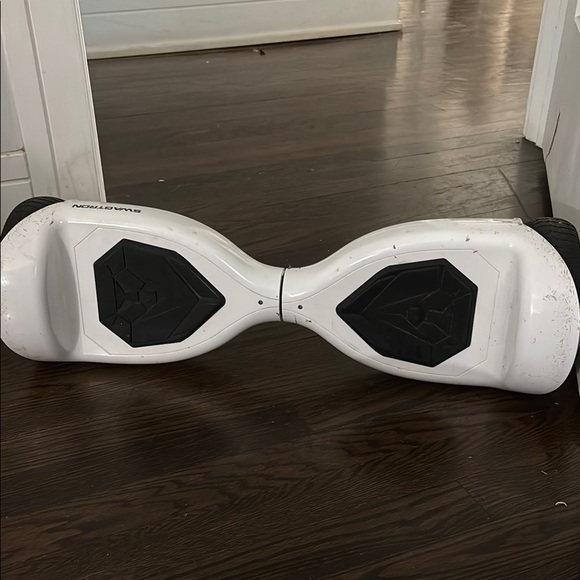 VR, AR & Accessories | Sleek White And Black Vr Headset With Immersive ...